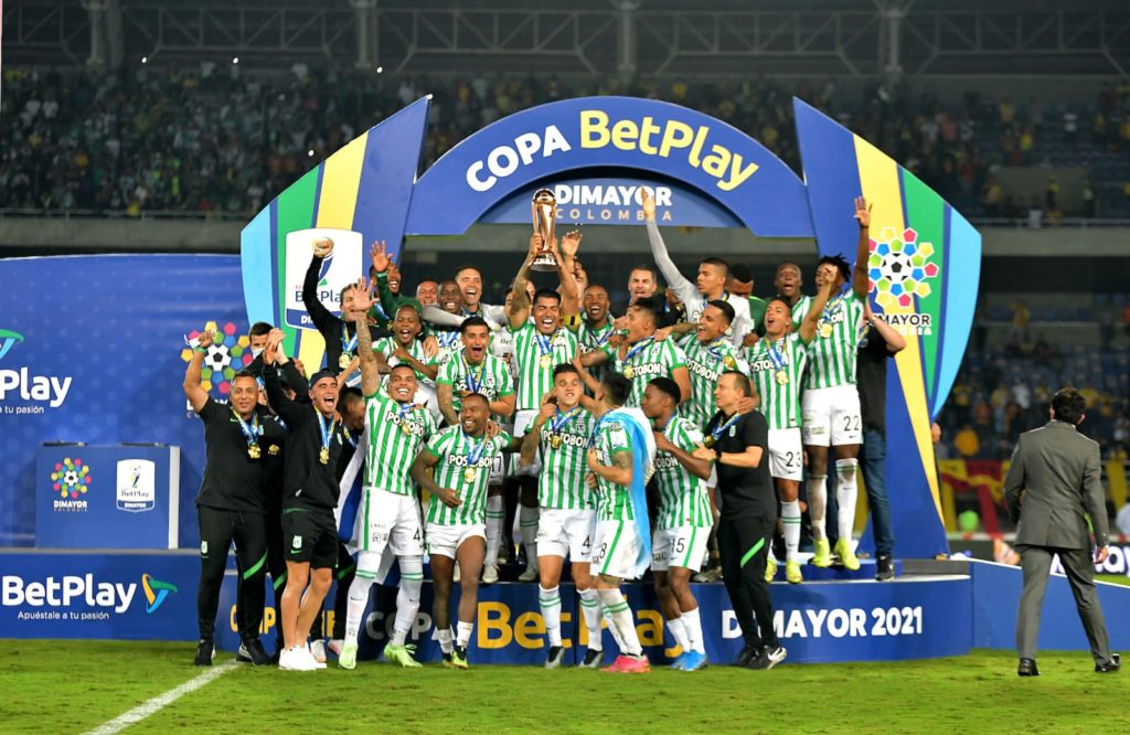 30 COPAS OFICIALES - Nacional Es Pasión